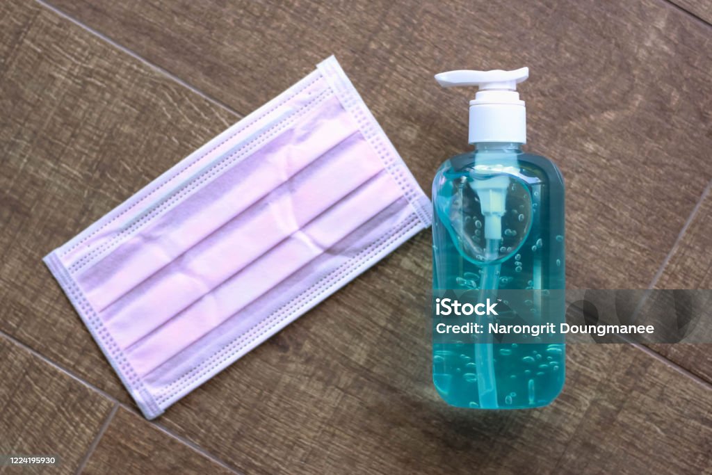 Mencuci Tangan Dengan Gel Alkohol Sanitizer Setelah Menggunakan Toilet ... Mencuci Tangan Dengan Gel Alkohol Sanitizer Setelah Menggunakan Toilet ...