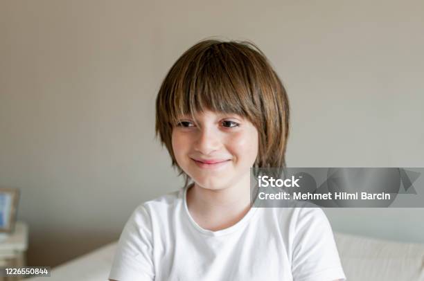 Bocah Imut Turki Berpose Di Rumah Foto Stok - Unduh Gambar Sekarang ... Bocah Imut Turki Berpose Di Rumah Foto Stok - Unduh Gambar Sekarang ...