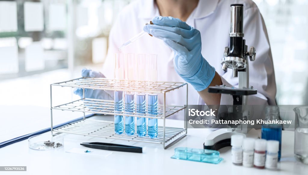 Penelitian Laboratorium Biokimia Ilmuwan Atau Medis Dalam Tabung Uji ... Penelitian Laboratorium Biokimia Ilmuwan Atau Medis Dalam Tabung Uji ...