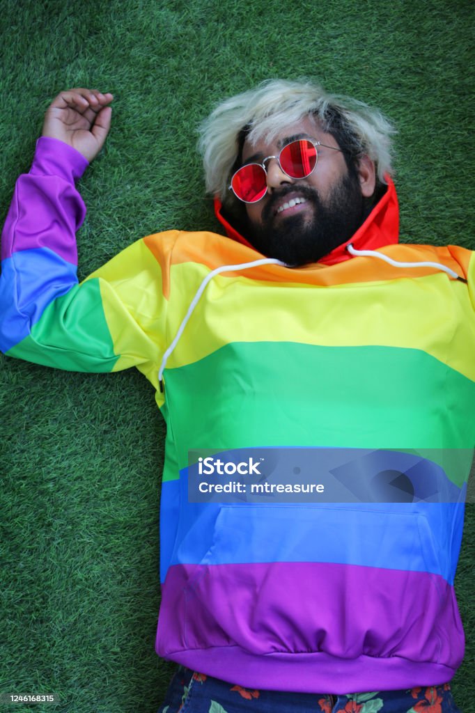 Gambar Pria Hindu Muda Yang Tampan Mengenakan Hoodie Bendera Lgbt Gay ... Gambar Pria Hindu Muda Yang Tampan Mengenakan Hoodie Bendera Lgbt Gay ...