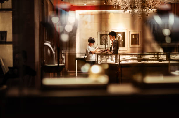 21 100 Toko Perhiasan Foto Stok Potret And Gambar Bebas Royalti Istock