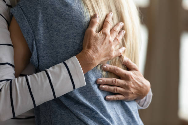 1000+ Emotional Hug Pictures | Download Free Images on Unsplash