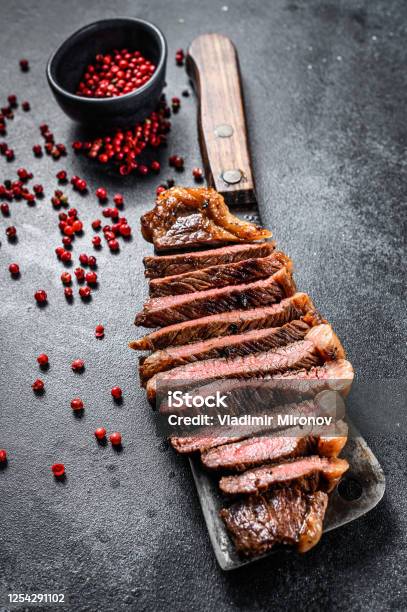 Steak Daging Sapi Panggang Latar Belakang Hitam Tampilan Atas Salin