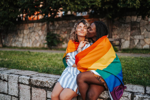 440 Black Lesbian Kissing White Lesbian Fotografías De Stock Fotos E