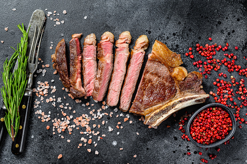 Ribeye Steak Di Tulang Dengan Garam Dan Merica Daging Sapi Panggang