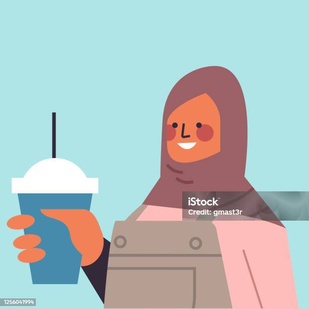 Wanita Arab Dengan Pakaian Tradisional Minum Koktail Arab Tersenyum ... Wanita Arab Dengan Pakaian Tradisional Minum Koktail Arab Tersenyum ...
