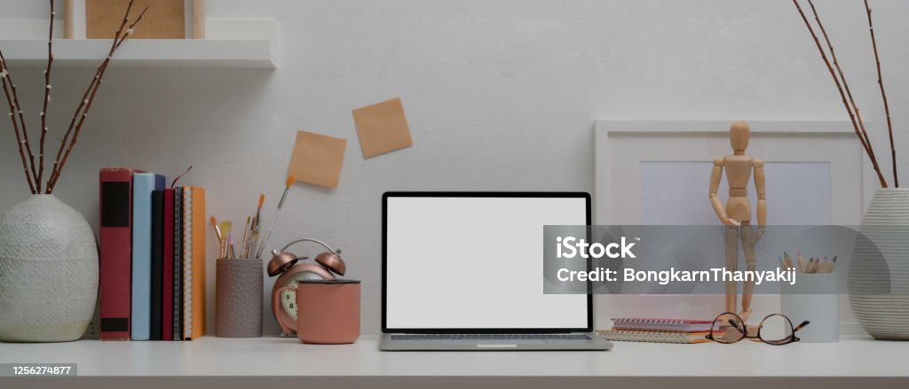 Kantor Rumah Desainer Dengan Laptop Mock Up Alat Lukis Buku Dan