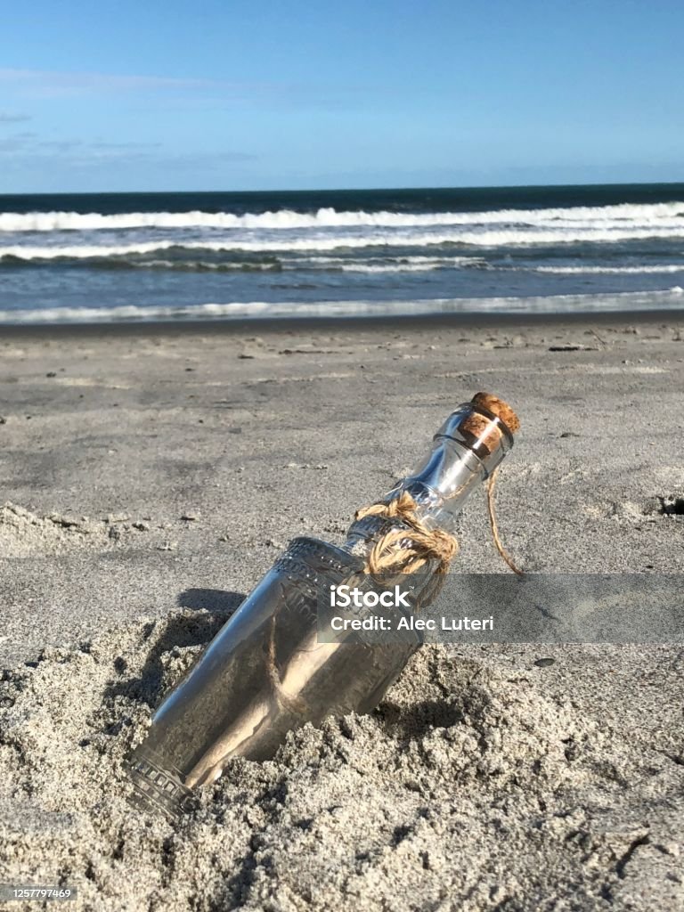 Pesan Dalam Botol Foto Stok - Unduh Gambar Sekarang - Air, Alam ... Pesan Dalam Botol Foto Stok - Unduh Gambar Sekarang - Air, Alam ...
