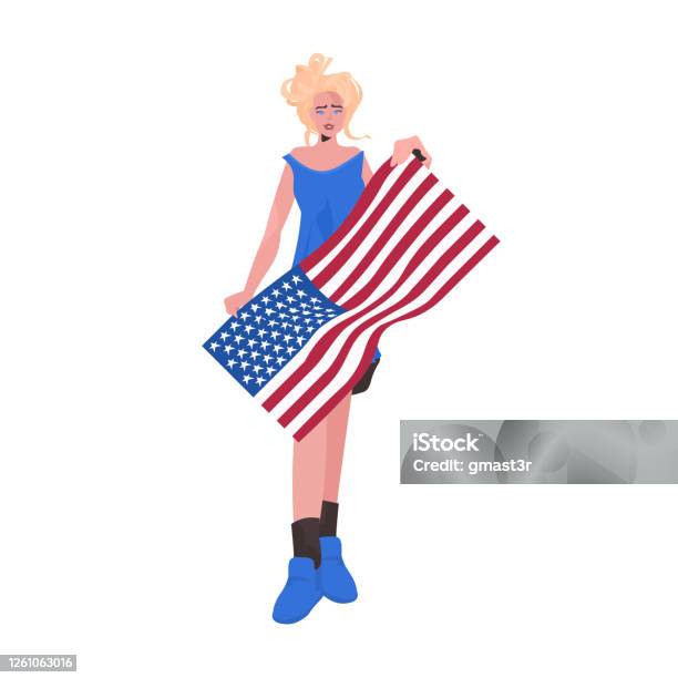 Wanita Memegang Bendera Usa 4 Juli Konsep Perayaan Hari Kemerdekaan ... Wanita Memegang Bendera Usa 4 Juli Konsep Perayaan Hari Kemerdekaan ...