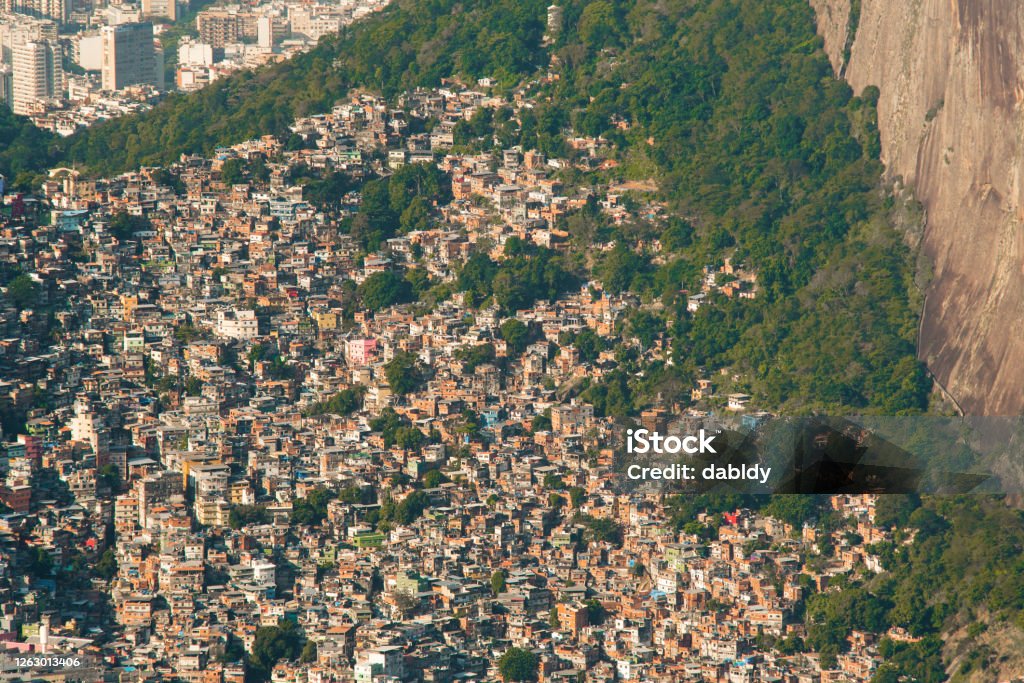 リオデジャネイロ最大のブラジルのファヴェーラロシーニャ Clutteredのストックフォトや画像を多数ご用意 Cluttered