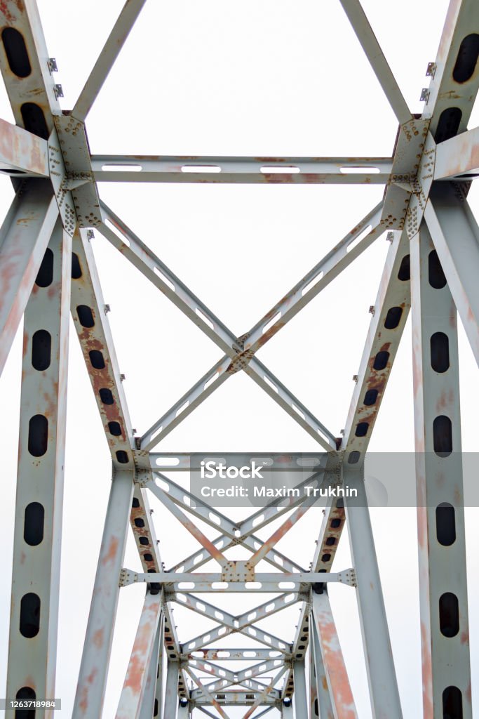 Rangka Logam Jembatan Pemandangan Dari Bawah Ke Atas Abstraksi Dan ... Rangka Logam Jembatan Pemandangan Dari Bawah Ke Atas Abstraksi Dan ...