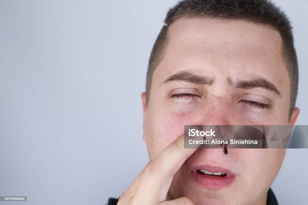 Hidung Pria Itu Mulai Berdarah Tekanan Darah Tinggi Menyebabkan ... Hidung Pria Itu Mulai Berdarah Tekanan Darah Tinggi Menyebabkan ...
