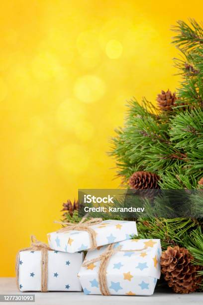 Kartu Ucapan Natal Dengan Pohon Cemara Dan Hadiah Foto Stok - Unduh ... Kartu Ucapan Natal Dengan Pohon Cemara Dan Hadiah Foto Stok - Unduh ...