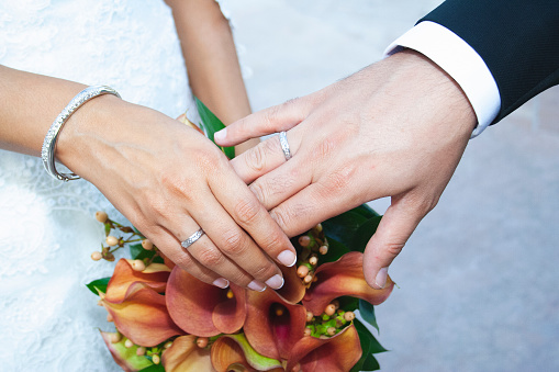 Tautan Pengantin Pengantin Dengan Buket Yang Elegan Dan Indah Sukacita Dan Kebahagiaan Detail