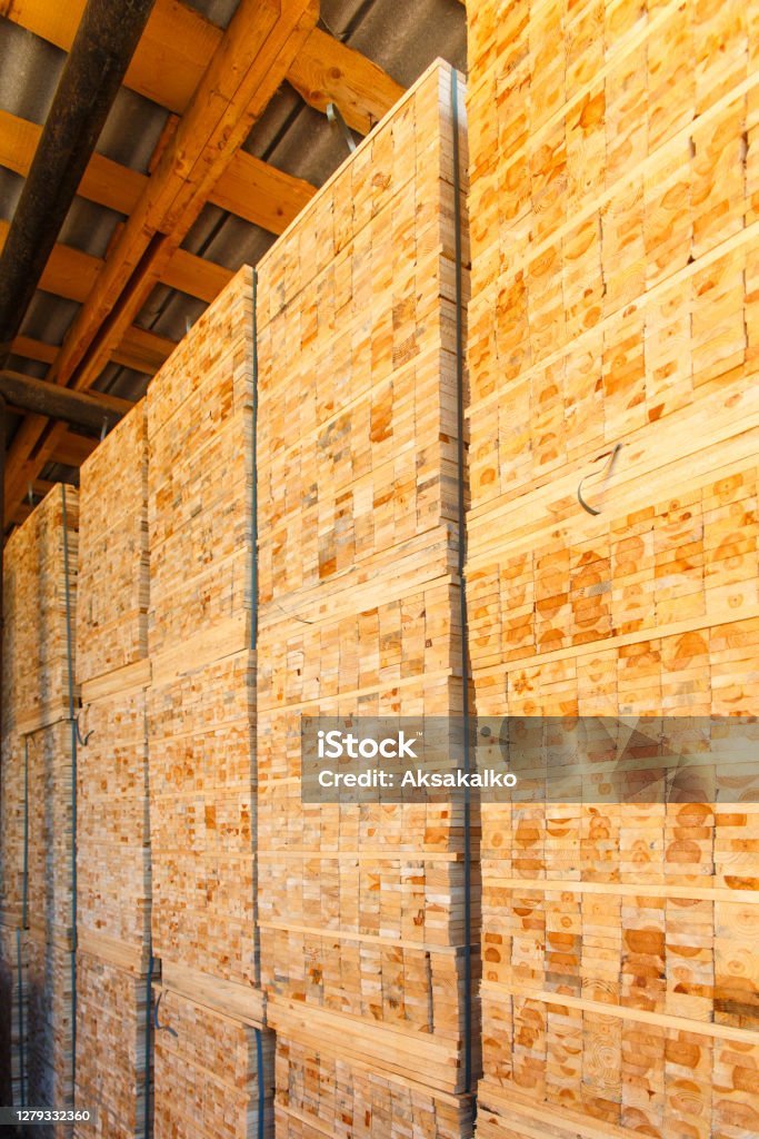 Tumpukan Papan Kayu Di Kincir Kayu Papan Foto Stok - Unduh Gambar ... Tumpukan Papan Kayu Di Kincir Kayu Papan Foto Stok - Unduh Gambar ...