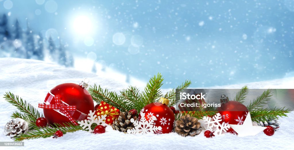 Photo libre de droit de Décoration Festive De Noël Sur Le Fond De ... Photo libre de droit de Décoration Festive De Noël Sur Le Fond De ...