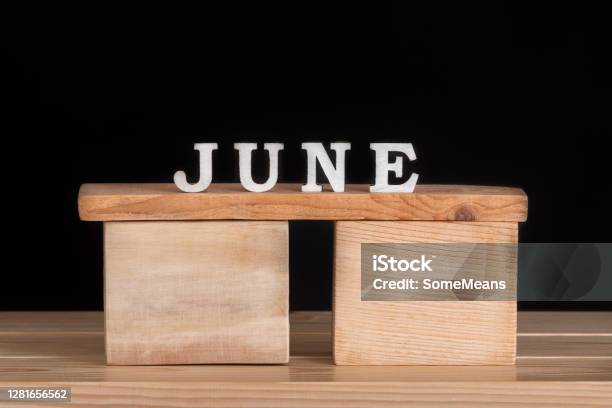 Kata Juni Dengan Huruf Kayu Latar Belakang Hitam Nama Bulan Kalender ... Kata Juni Dengan Huruf Kayu Latar Belakang Hitam Nama Bulan Kalender ...