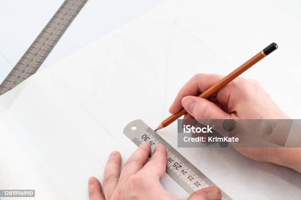 Tata Letak Pola Gambar Ulang Dengan Pensil Dan Penggaris Foto Stok ... Tata Letak Pola Gambar Ulang Dengan Pensil Dan Penggaris Foto Stok ...