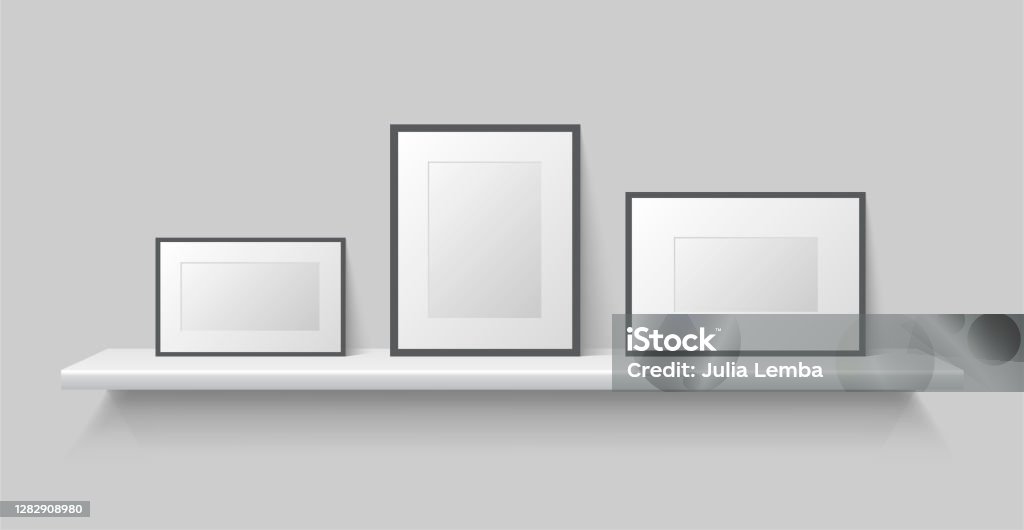 Bingkai Foto Kosong Mockup Berdiri Di Rak Ilustrasi Stok Unduh Gambar