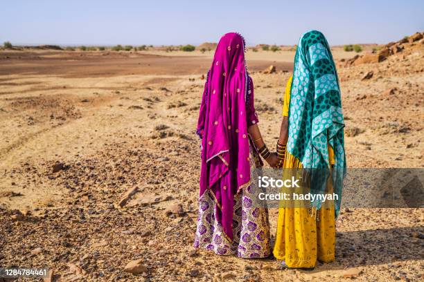 Dos Felices Chicas Indias Gitanas Pueblo Del Desierto India Foto De