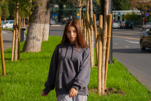 Photo Libre De Droit De Belle Fille De Ladolescence Sur La Rue De La
