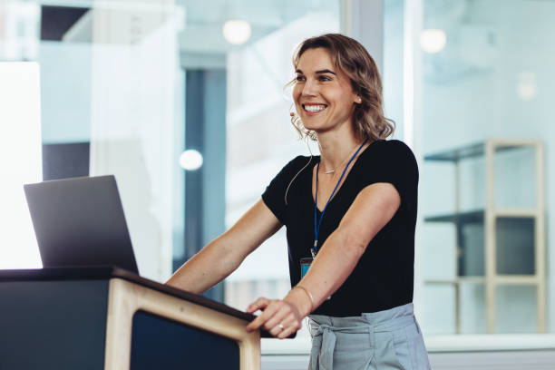 Presenter Pictures | Download Free Images on Unsplash