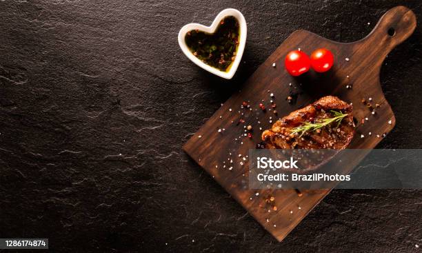 Daging Panggang Segar Steak Daging Sapi Panggang Medium Langka Di Papan