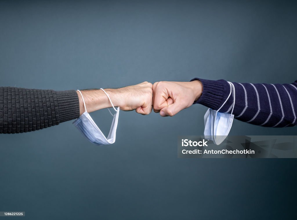 Dua Orang Saling Menyapa Dengan Buku Jari Foto Stok - Unduh Gambar ... Dua Orang Saling Menyapa Dengan Buku Jari Foto Stok - Unduh Gambar ...