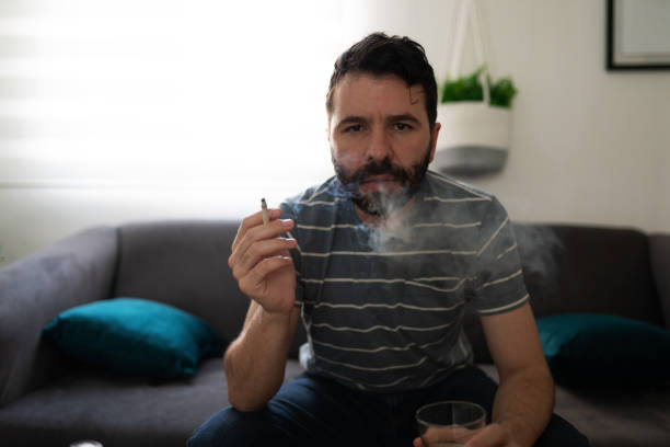 999+ Sad Man Smoking Pictures | Download Free Images on Unsplash