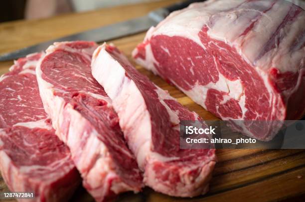 Irisan Potongan Mata Tulang Rusuk Untuk Steak Potong Tebal Foto Stok