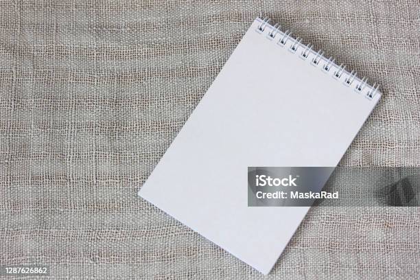 Notebook Kertas Pada Spiral Dengan Penutup Kosong Foto Stok - Unduh ... Notebook Kertas Pada Spiral Dengan Penutup Kosong Foto Stok - Unduh ...
