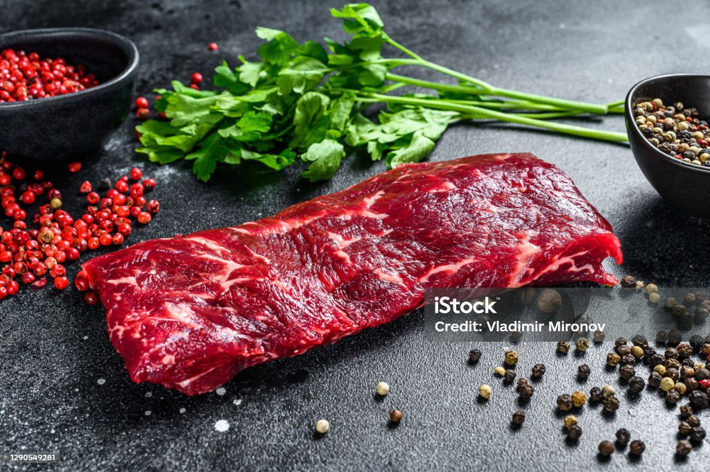 Steak Daging Sapi Marmer Mentah Latar Belakang Hitam Tampilan Atas Foto