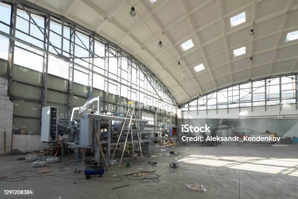 Alat Berat Di Gudang Industri Uge Arsitektur Yang Unik Hemispherical ... Alat Berat Di Gudang Industri Uge Arsitektur Yang Unik Hemispherical ...