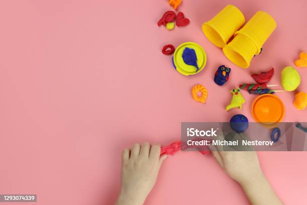 Cetakan Anak Dari Tanah Liat Berwarna Di Atas Meja Foto Stok - Unduh ... Cetakan Anak Dari Tanah Liat Berwarna Di Atas Meja Foto Stok - Unduh ...