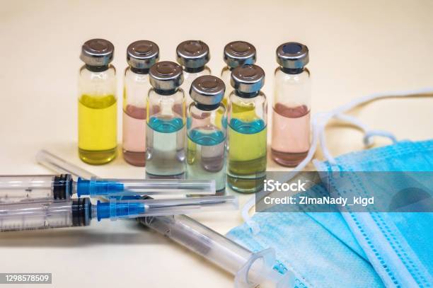 Vaksinasi Covid19 Jarum Suntik Dan Botol Obatobatan Jarum Suntik Vaksin ... Vaksinasi Covid19 Jarum Suntik Dan Botol Obatobatan Jarum Suntik Vaksin ...
