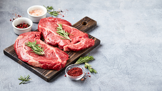 Dua Daging Mentah Segar Perdana Steak Daging Sapi Angus Hitam Rib Eye