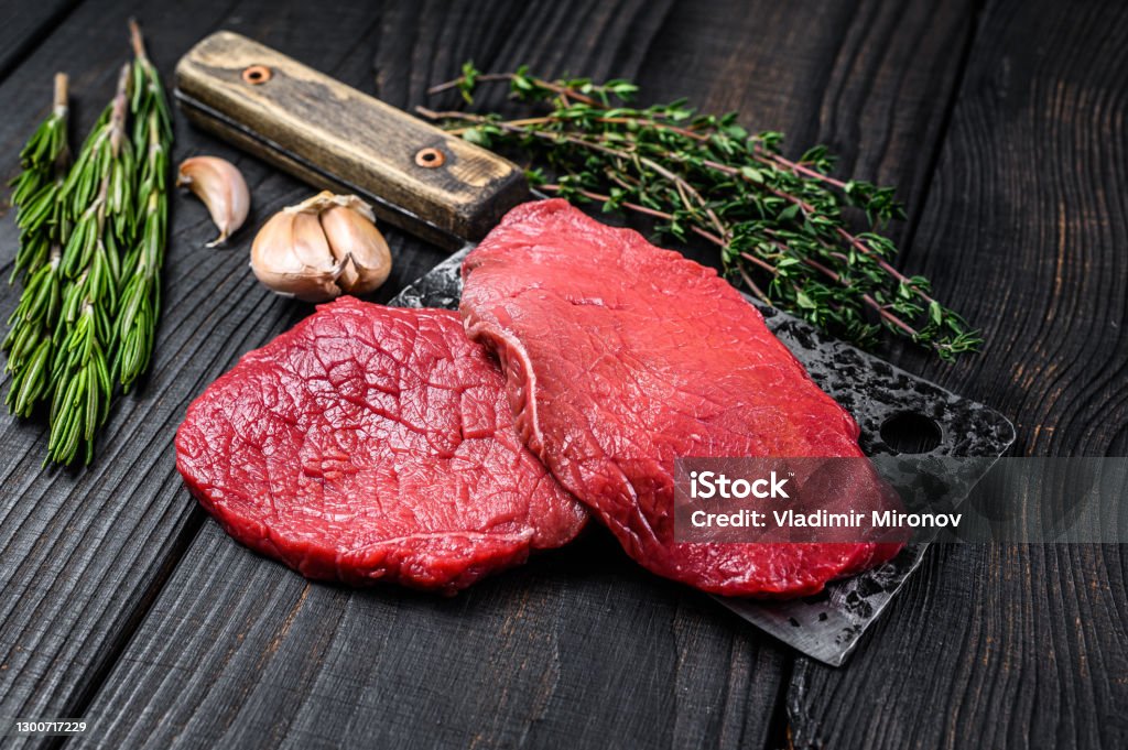 Steak Fillet Daging Sapi Marmer Mentah Pada Belahan Daging Latar