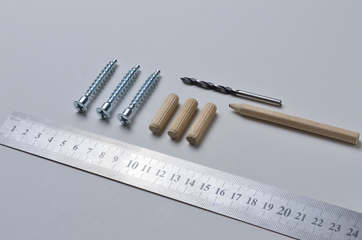Alat Kelengkapan Untuk Merakit Furnitur Dan Penggaris Dengan Pensil Dan ... Alat Kelengkapan Untuk Merakit Furnitur Dan Penggaris Dengan Pensil Dan ...
