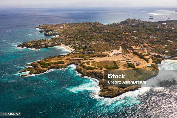 Photo libre de droit de Vue Aérienne De La Côte Accidentée De Nusa ... Photo libre de droit de Vue Aérienne De La Côte Accidentée De Nusa ...