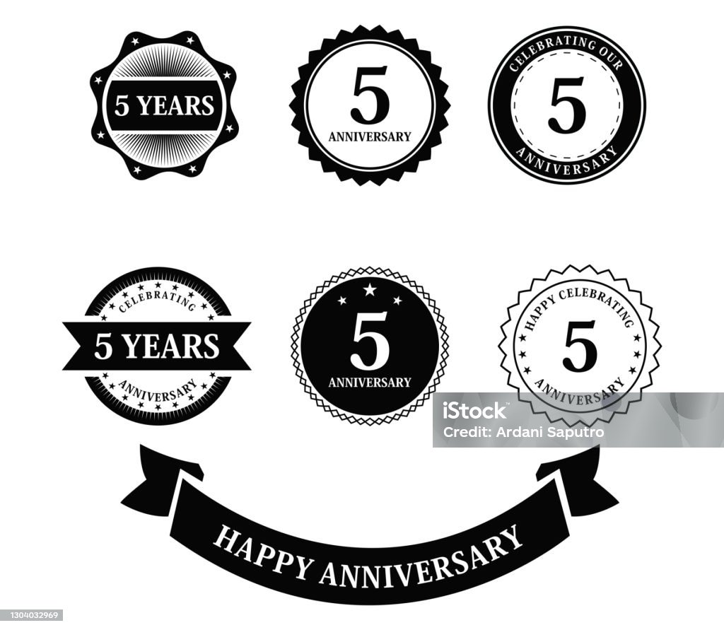 Vetores De Um Dia De Aniversário Selo De Logotipo De Aniversário De 5 Anos Isolado No Fundo