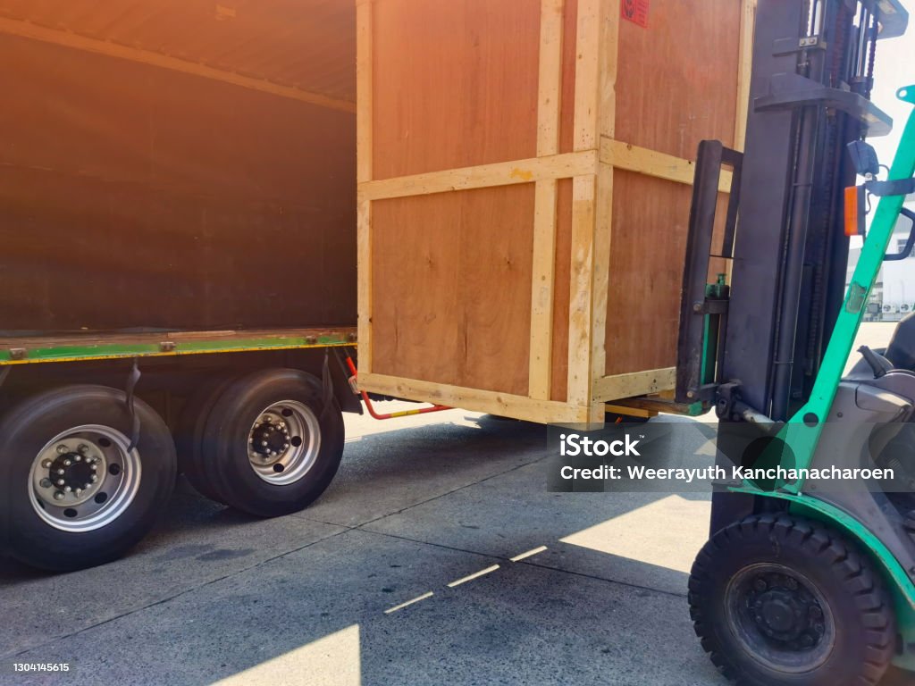 Arbetare Som Kör Gaffeltruck Lastning Lastning Kartonger Varor På