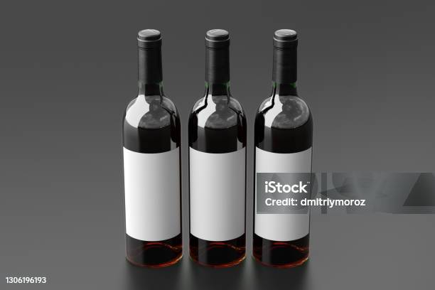 Tiga Botol Anggur Merah 750ml Mengejek Dengan Label Kosong Di Latar ... Tiga Botol Anggur Merah 750ml Mengejek Dengan Label Kosong Di Latar ...