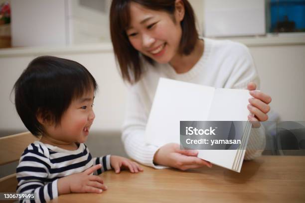 Membaca Orang Tua Dan Anakanak Foto Stok - Unduh Gambar Sekarang - Anak ... Membaca Orang Tua Dan Anakanak Foto Stok - Unduh Gambar Sekarang - Anak ...