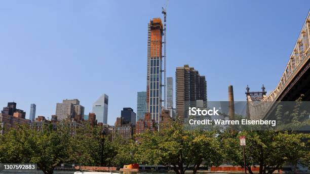 Supertall Skyscraper Under Construction Stock Photo - Download Image ... Supertall Skyscraper Under Construction Stock Photo - Download Image ...
