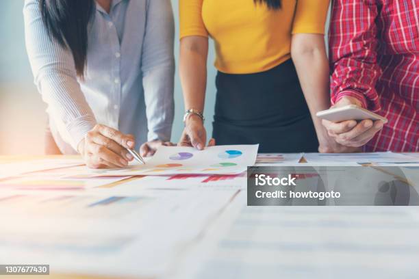Bagan Laporan Tim Strategi Bisnis Grafik Data Infografis Menganalisis