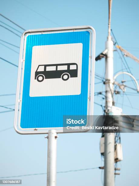 Photo Libre De Droit De Panneau Darrêt De Bus Dans La Rue Signe De