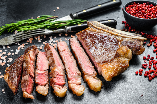 Koboi Panggang Atau Steak Daging Sapi Ribeye Dengan Bumbu Dan