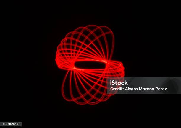 Gambar Bentuk Spin Acak Yang Dibuat Dengan Lukisan Lampu Merah Foto ... Gambar Bentuk Spin Acak Yang Dibuat Dengan Lukisan Lampu Merah Foto ...
