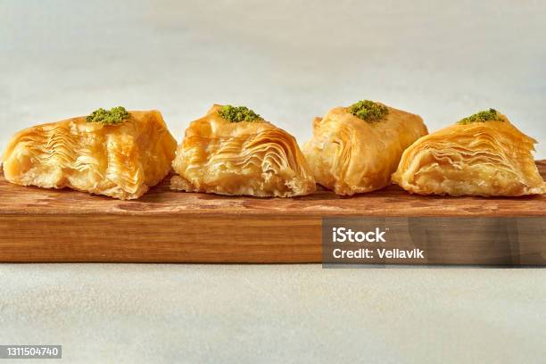 Permen Arab Pencuci Mulut Baklava Kunafa Kadayif Dengan Kacang ... Permen Arab Pencuci Mulut Baklava Kunafa Kadayif Dengan Kacang ...