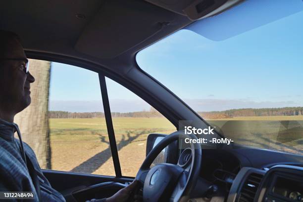 Mengendarai Mobil Saya Foto Stok - Unduh Gambar Sekarang - Kokpit ... Mengendarai Mobil Saya Foto Stok - Unduh Gambar Sekarang - Kokpit ...